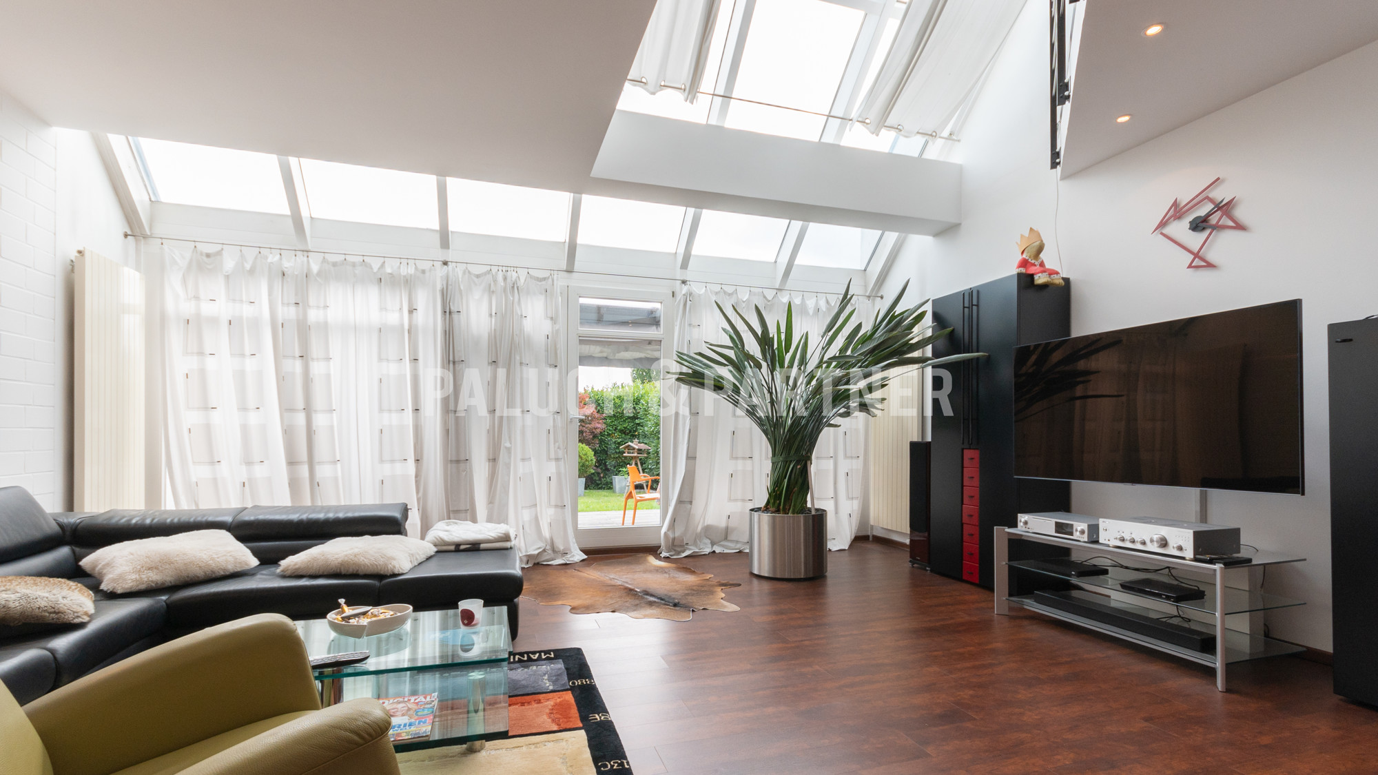 Lichtdurchflutete Doppelhaushälfte mit Galerie in Möhnesee-Günne auf ...